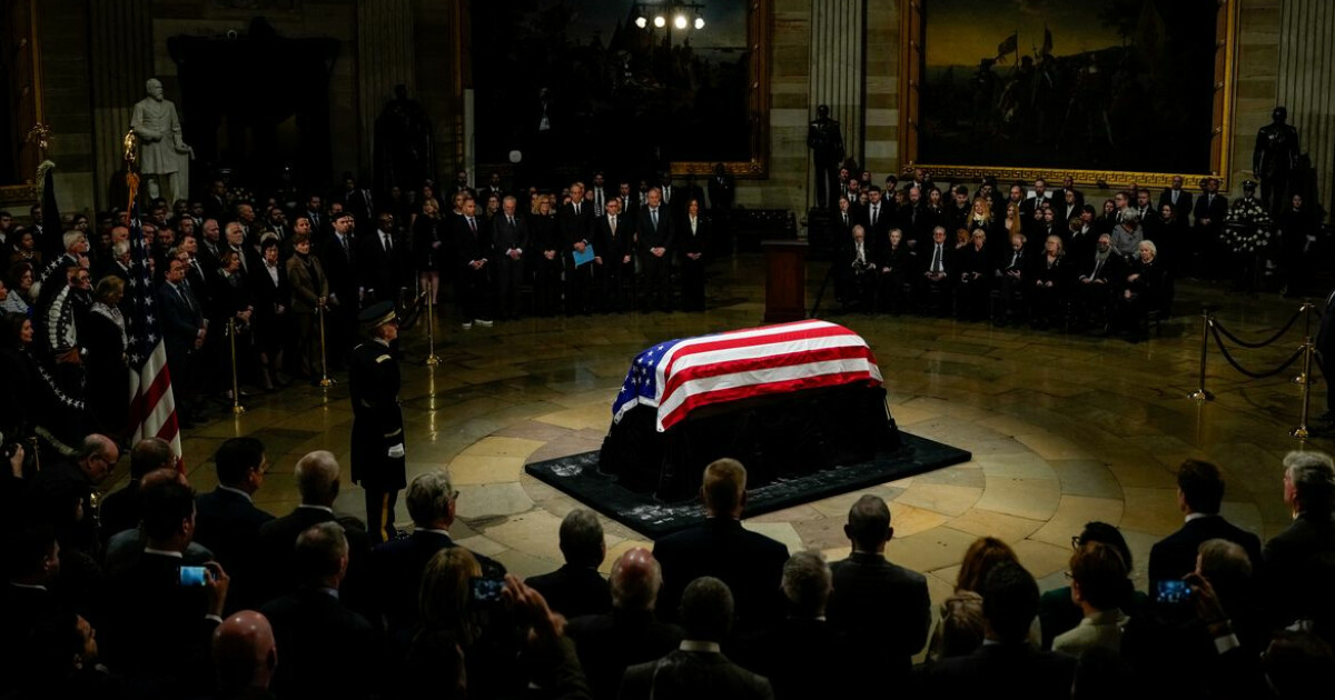 Corpo do ex-presidente Jimmy Carter chega ao Capitólio para homenagem