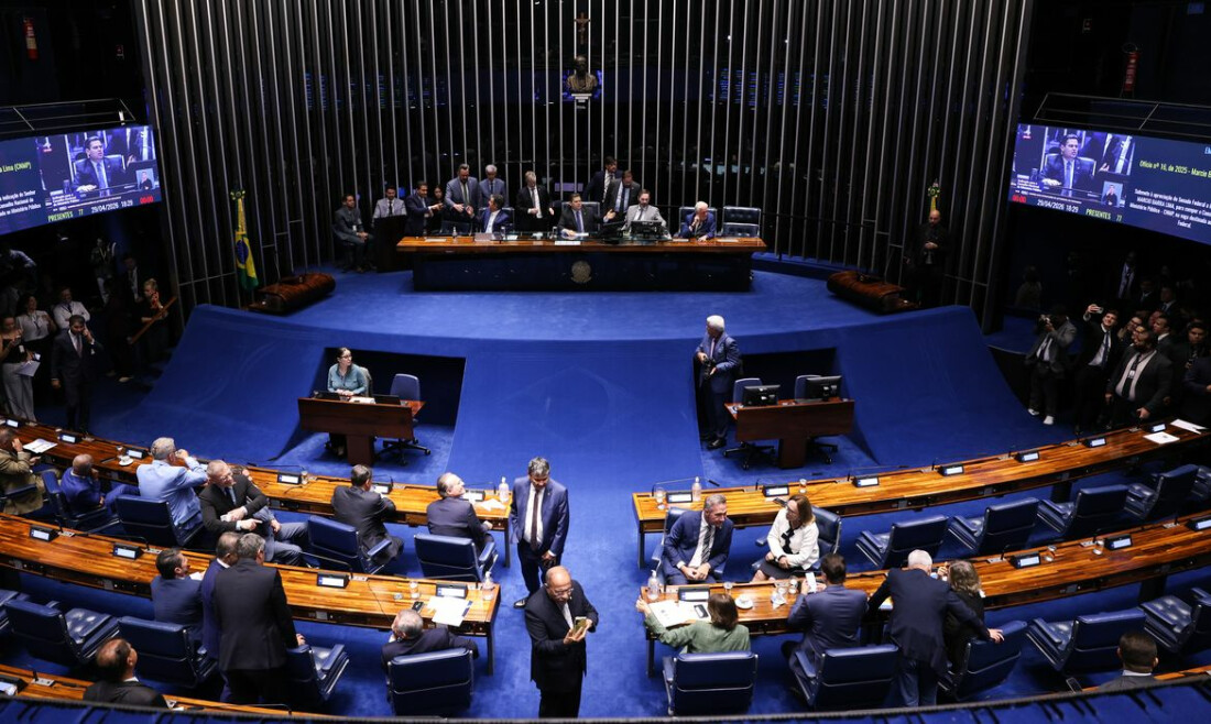 Alcolumbre trava tramitação da PEC do fim da 6x1 no Senado
